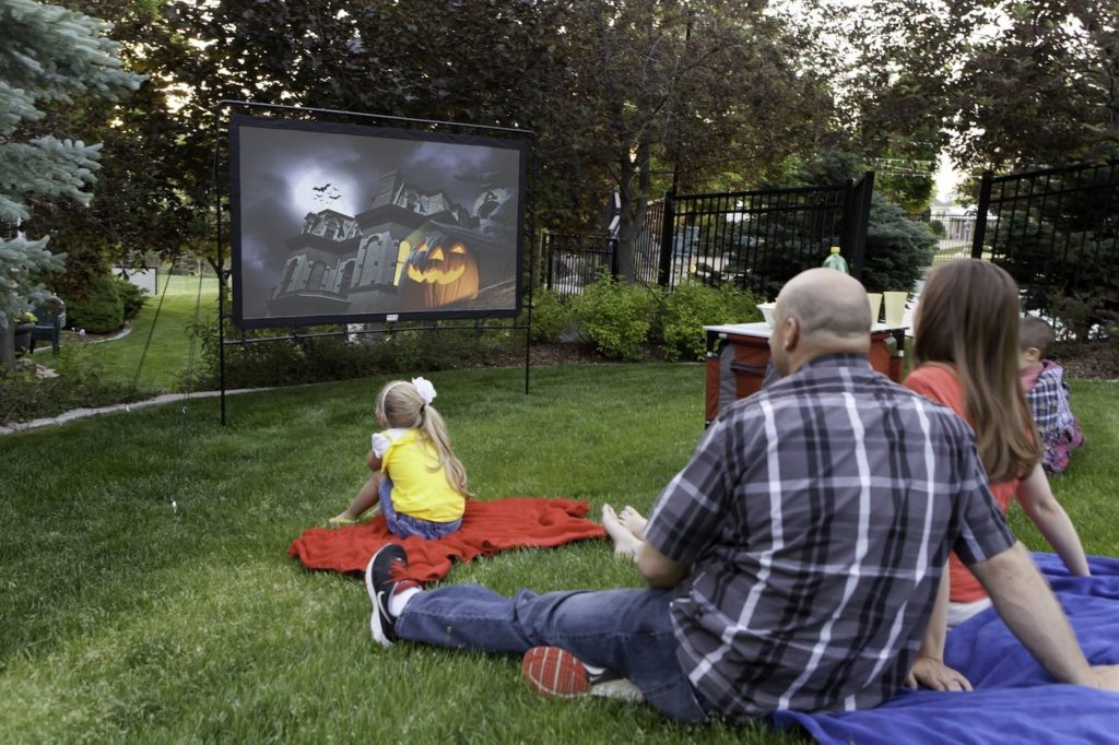 Backyard Movie Screen - DIY Outdoor