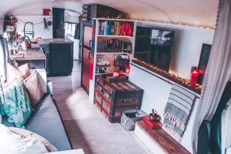 Here’s How This DIY Couple Converted a School Bus Into a Gorgeous Home ...