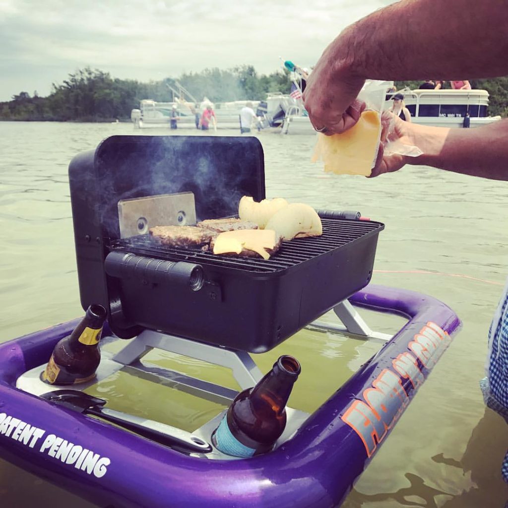 Now You Can Get A Floating Grill That Lets You BBQ Right On The Water ...
