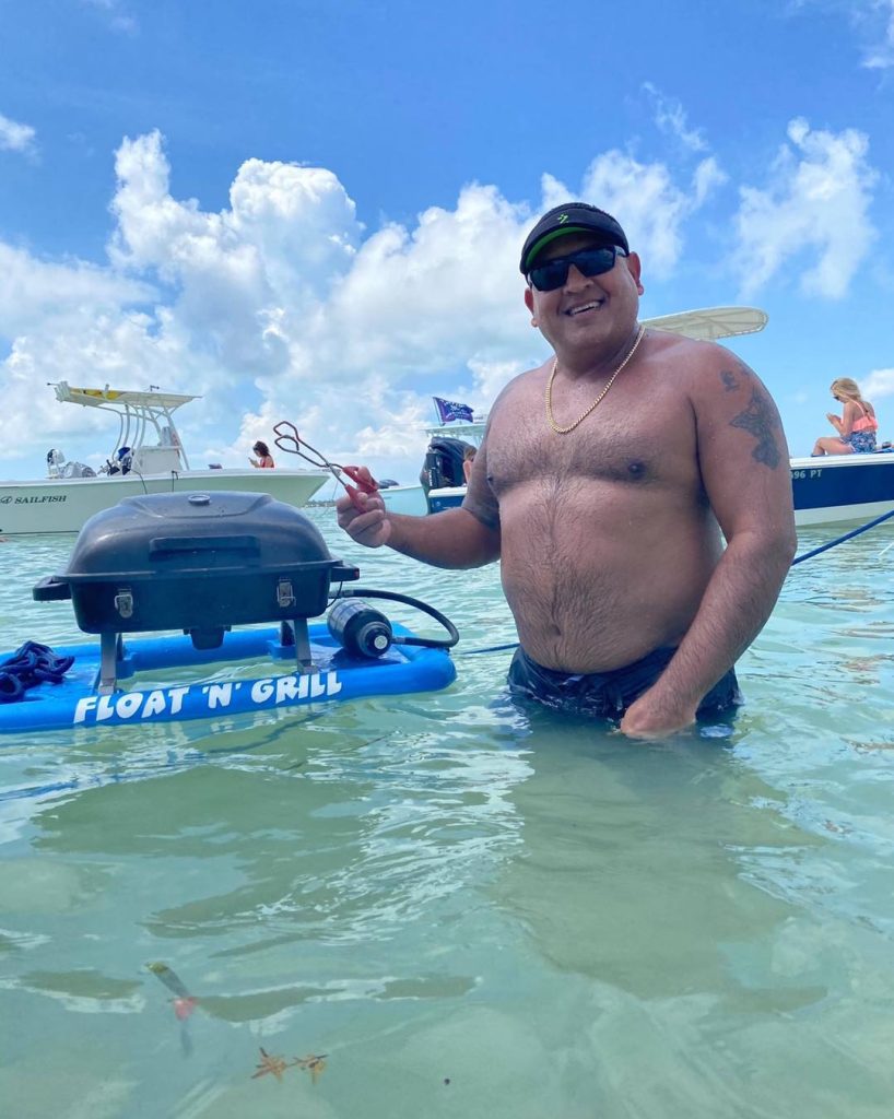 Now You Can Get A Floating Grill That Lets You BBQ Right On The Water ...