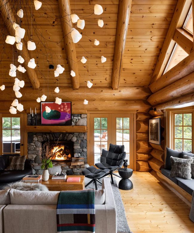 This Cozy Canadian Mountain Home Mixes Modern Minimalism With Retro Log ...