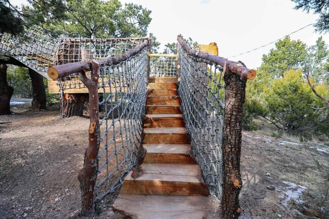Crow’s Nest Treehouse With a Twisty Slide is the Perfect Getaway Spot ...